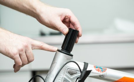 How to mount the EDC Tool System by OneUp... | bike-components