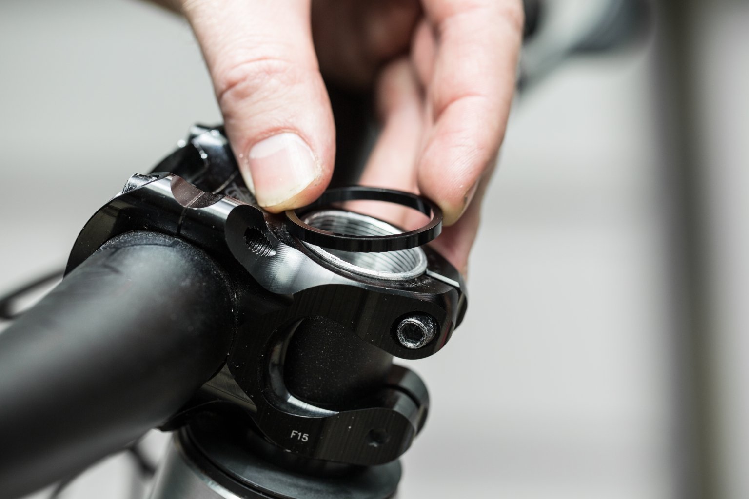 How to mount the EDC Tool System by OneUp... | bike-components
