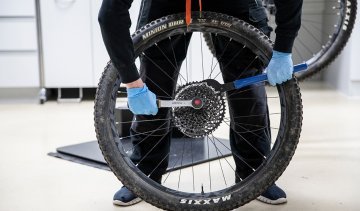 How to: Replacing the MTB Chain | bike-components