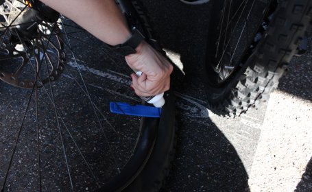 How to mount Schwalbe’s Procore System | bike-components