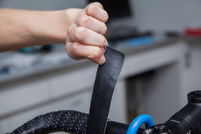 How to wrap handlebar tape | bike-components