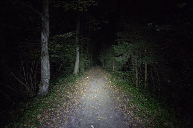 Im Test: Helmlampen im Lichtkegelvergleich | bike-components