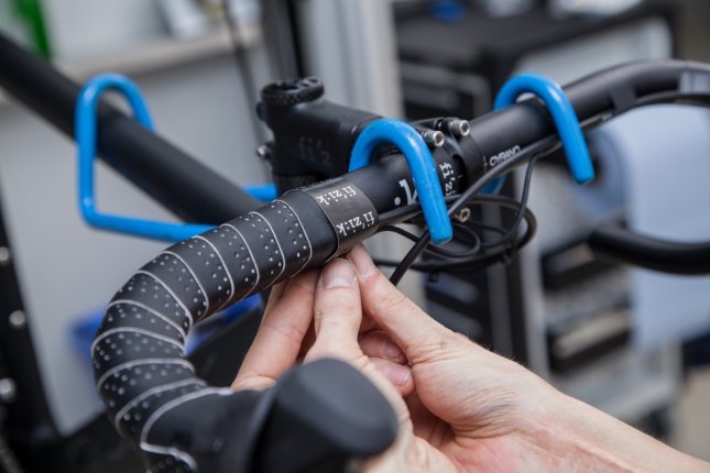 How to wrap handlebar tape | bike-components
