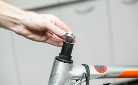 How to mount the EDC Tool System by OneUp... | bike-components