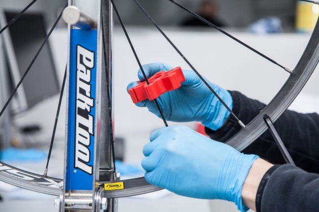 How to true your wheels | bike-components