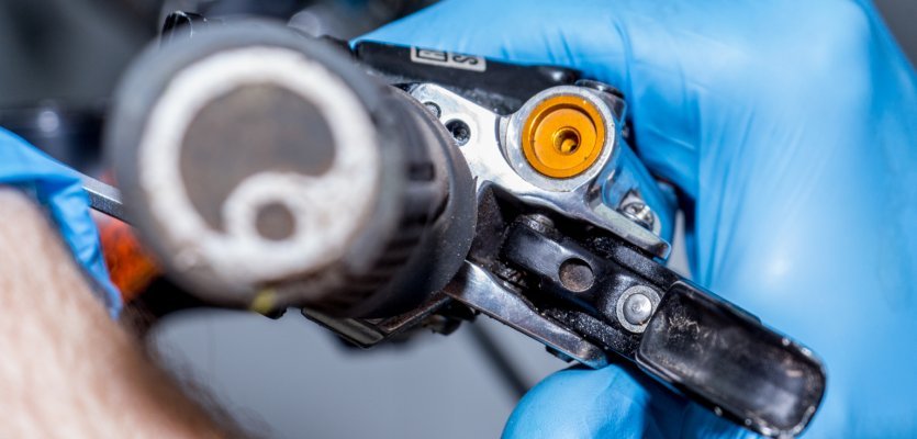 How to service your Shimano disc brakes | bike-components