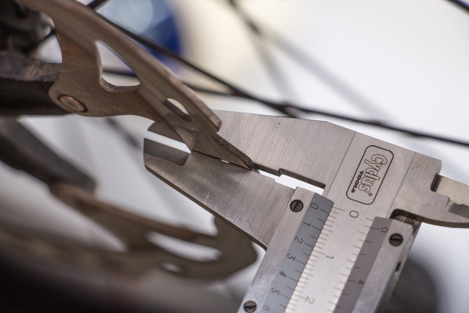 How to service your Shimano disc brakes | bike-components