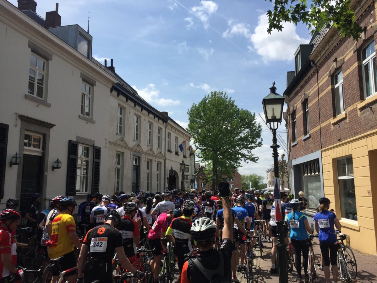 Limburgs Mooiste Rennrad-Rennen: 250 km,... | bike-components