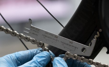 How To: Replace the Chain on Your Road... | bike-components