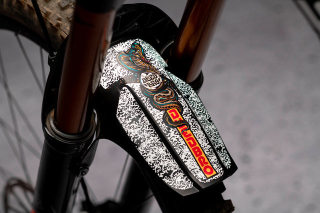 DYEDBRO Decal Kit für Fox Racing Shox 36 / 38 Mudguard | bike-components